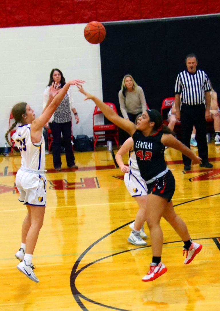 Lady Bears 3-0 in Ozark Classic – Douglas County Herald